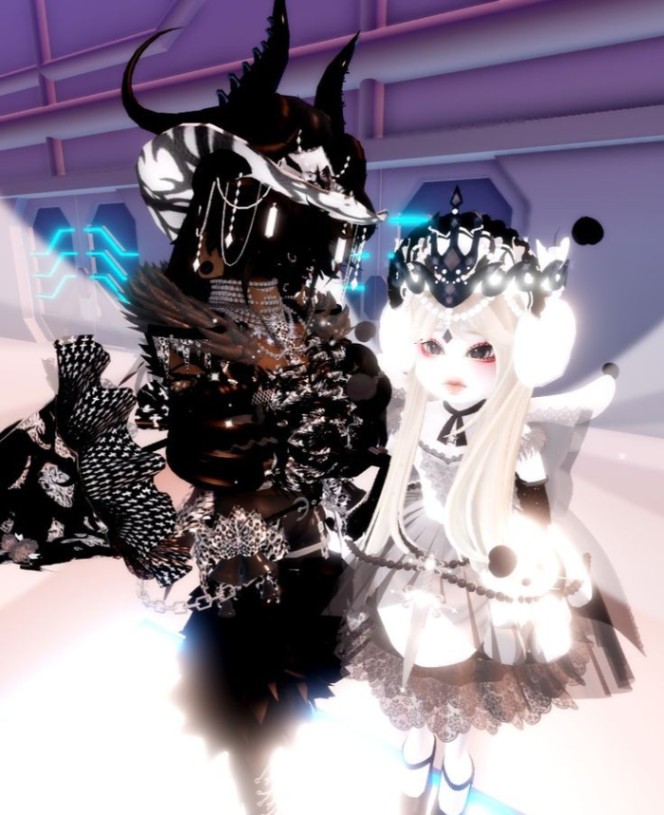 🤍🖤 by Luka_pvdl | Royale High Outfit