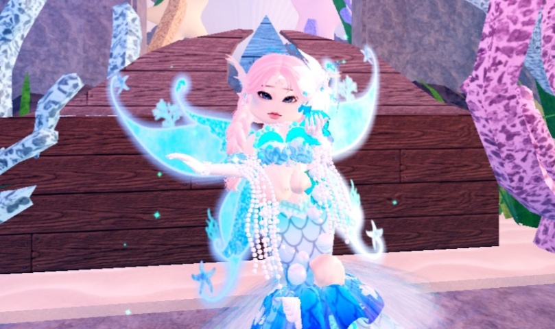Lizzy's Seashells by Freakshow. | Royale High Outfit