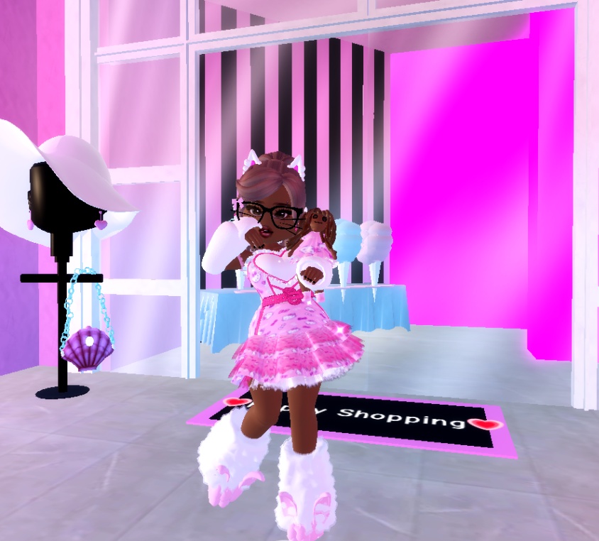 HELLO THIS IS KITTY🩷 by Lowkey_thebest | Royale High Outfit
