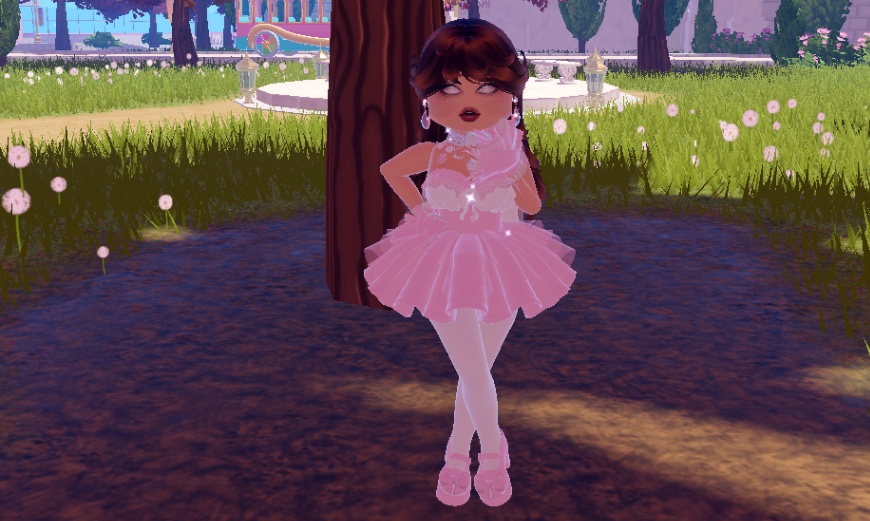 My main oc by 3zr4_ | Royale High Outfit